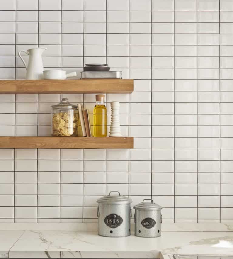 Black Grout on White Tiles: 15 Ideas for a Timeless Design