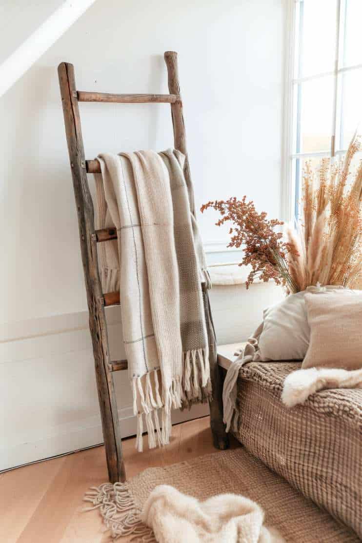 30 Blanket Ladder Ideas: A Chic Way To Display Textiles