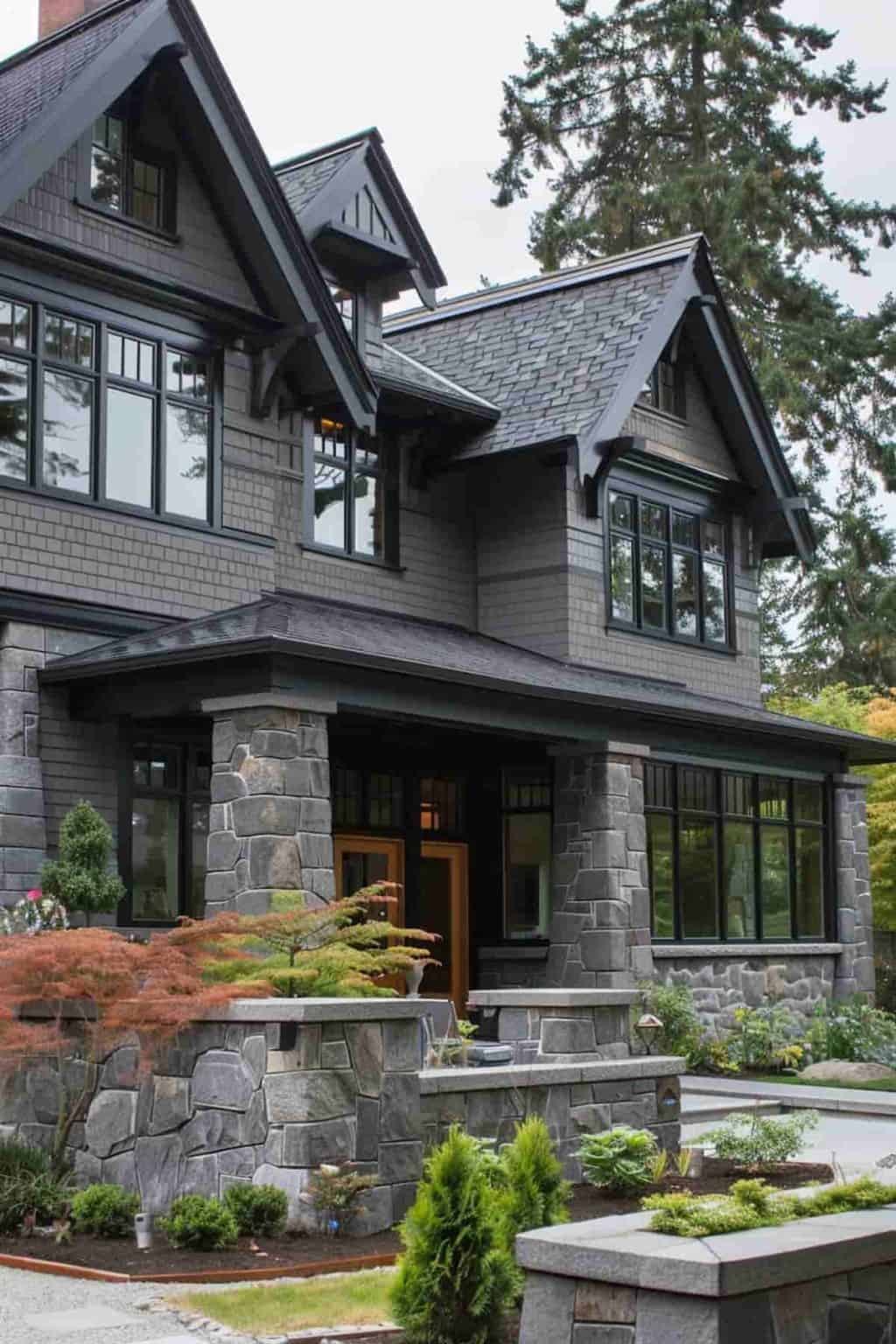 39 Gorgeous Gray Houses With Black Trim