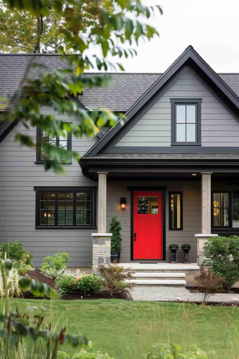 39 Gorgeous Gray Houses With Black Trim