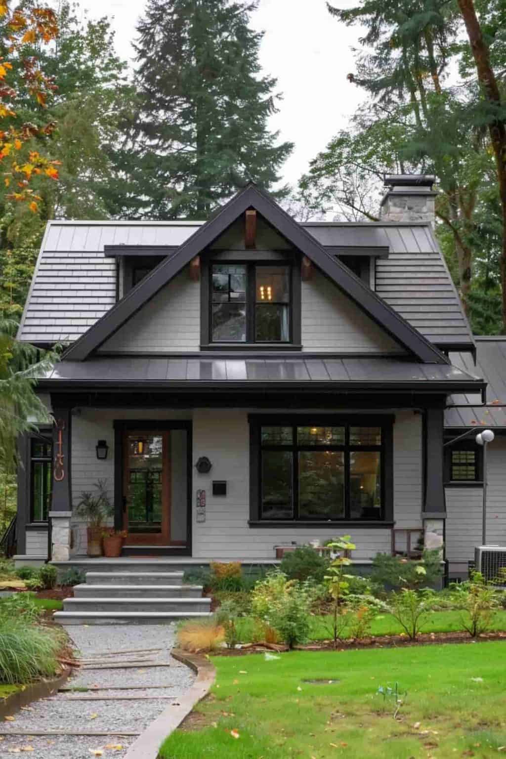 39 Gorgeous Gray Houses With Black Trim