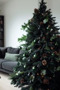 25 Black Christmas Tree Decorations: Stylish Ideas To Try