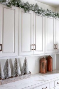 29 Ways To Decorate Kitchen Cabinets for a Festive Christmas