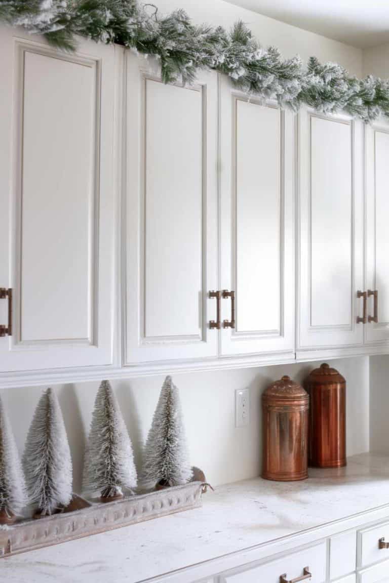 29 Ways To Decorate Kitchen Cabinets for a Festive Christmas