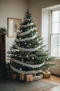 39 White Christmas Tree Decorations for a Festive Holiday Display