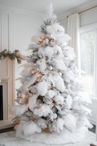 39 White Christmas Tree Decorations for a Festive Holiday Display