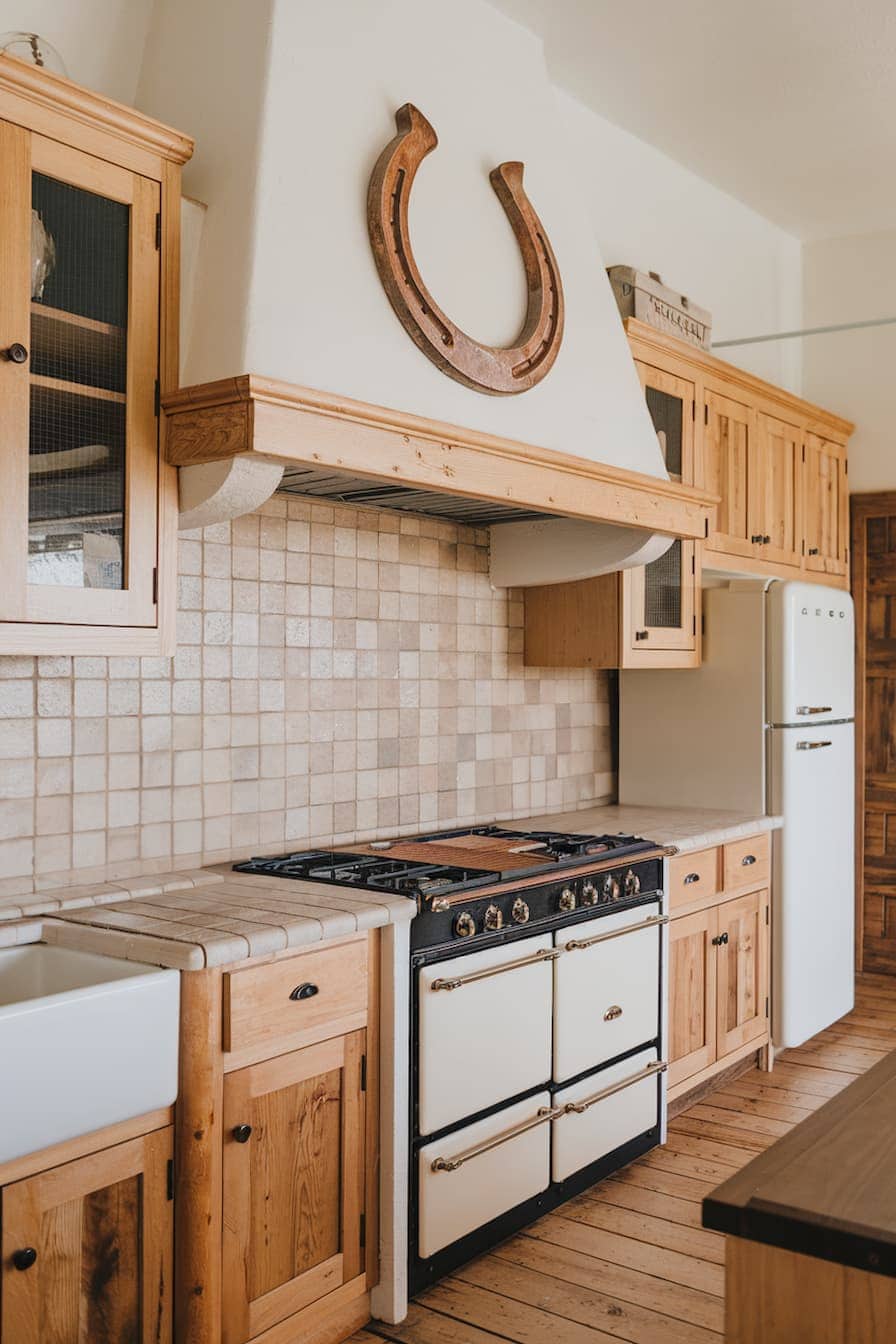 29 Western Kitchen Essentials: Ideas for a Rustic Culinary Space