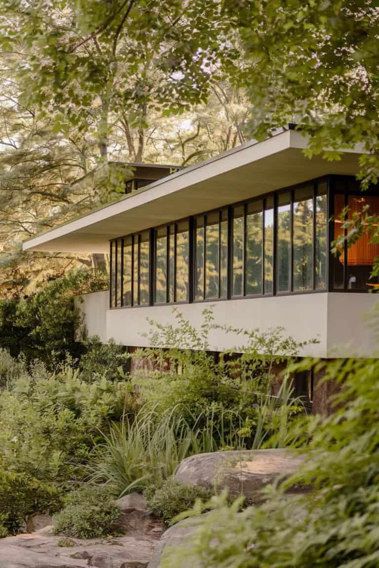 45 White House With Black Windows Ideas for Curb Appeal