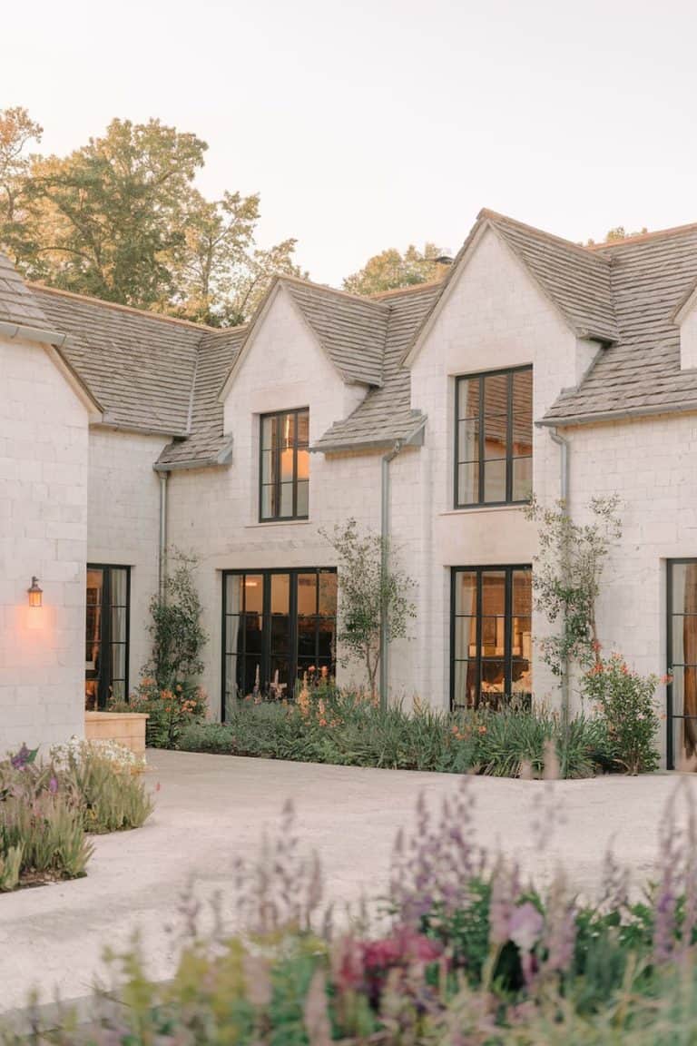 45 White House With Black Windows Ideas for Curb Appeal