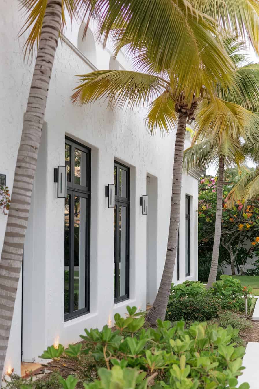 45 White House With Black Windows Ideas for Curb Appeal