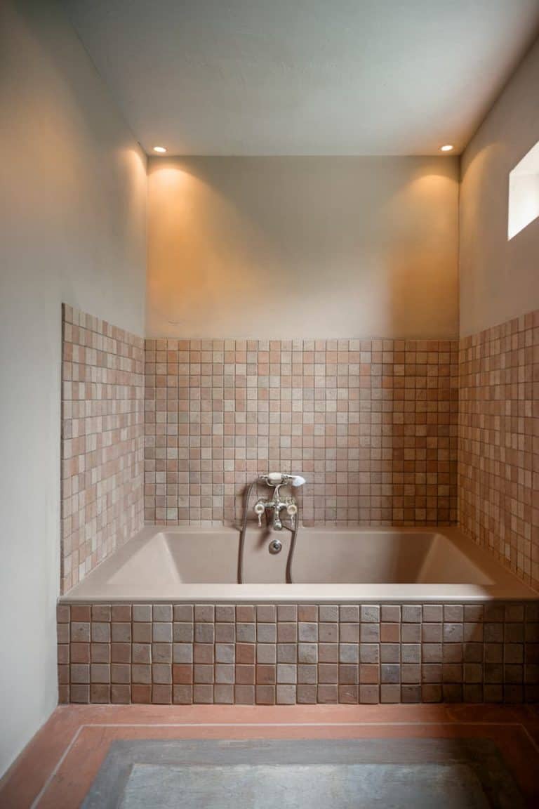 40 Unique Bathtub Tile Surround Ideas To Revamp Your Space
