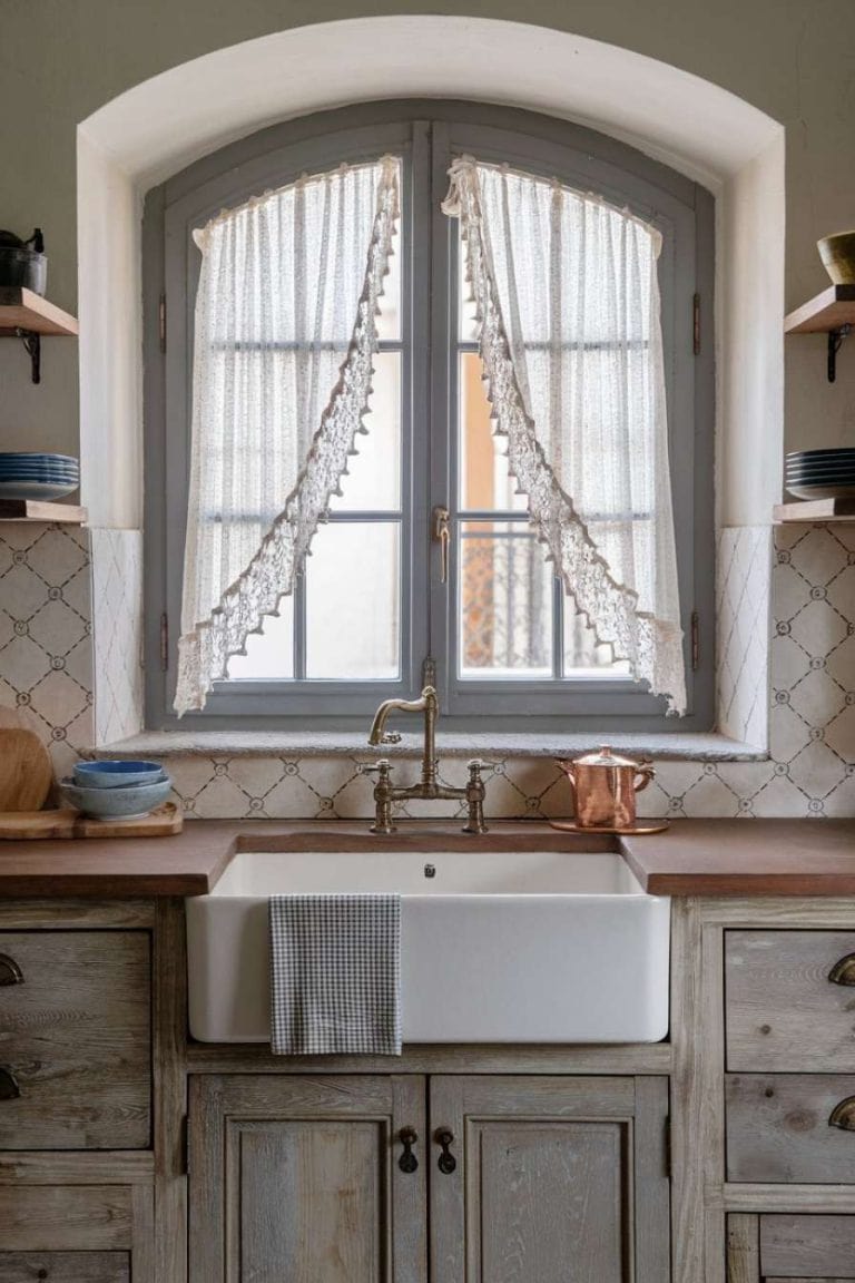 30 European Farmhouse Kitchen Ideas Perfect for Your Cooking Space