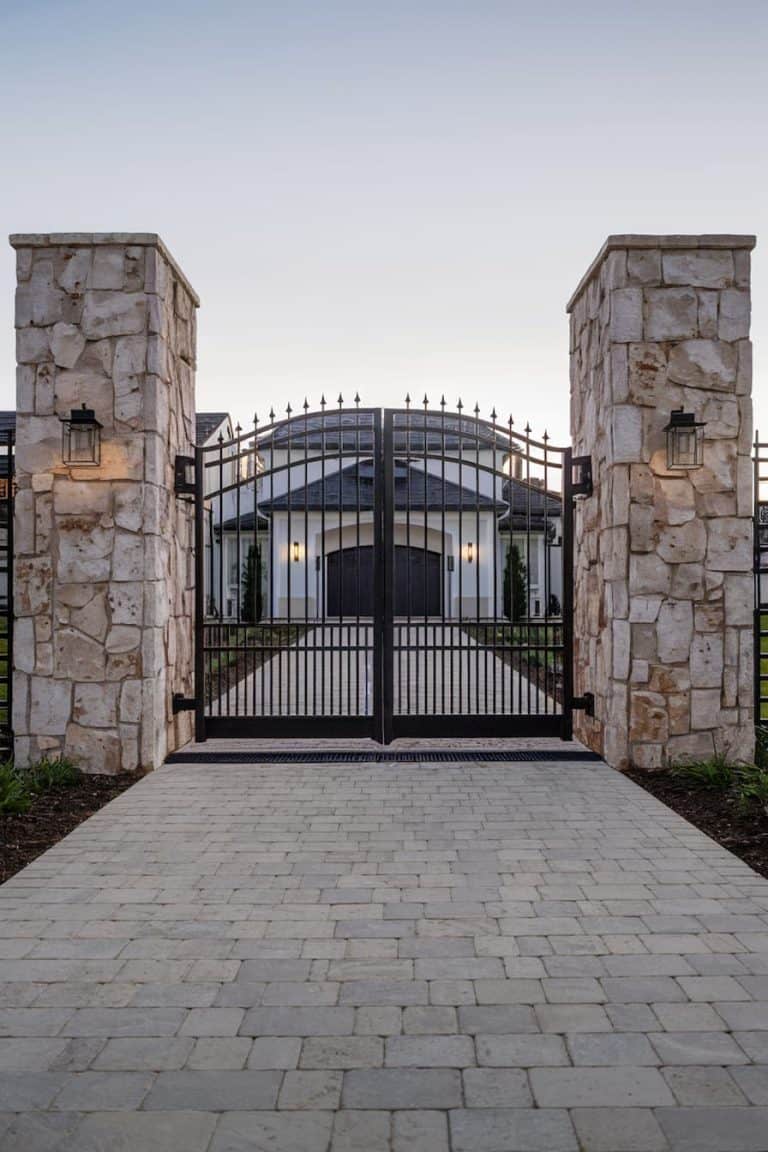 22 Farmhouse Driveway Entrance Ideas That Offer a Warm Welcome