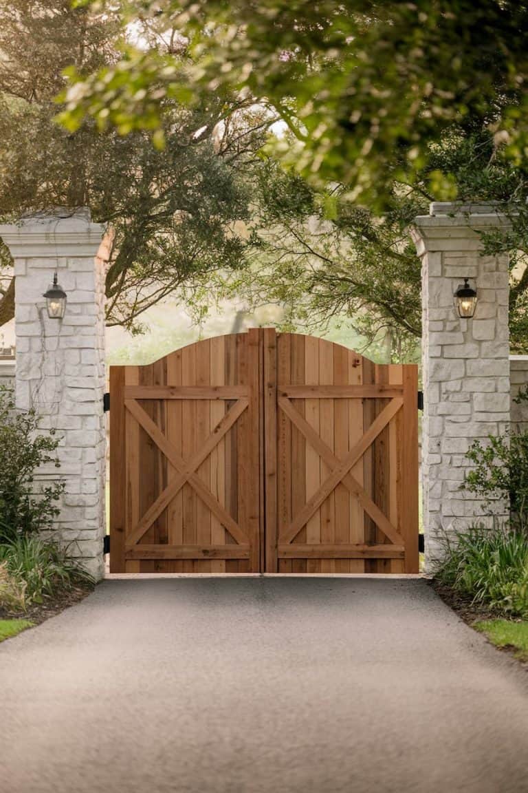 22 Farmhouse Driveway Entrance Ideas That Offer a Warm Welcome