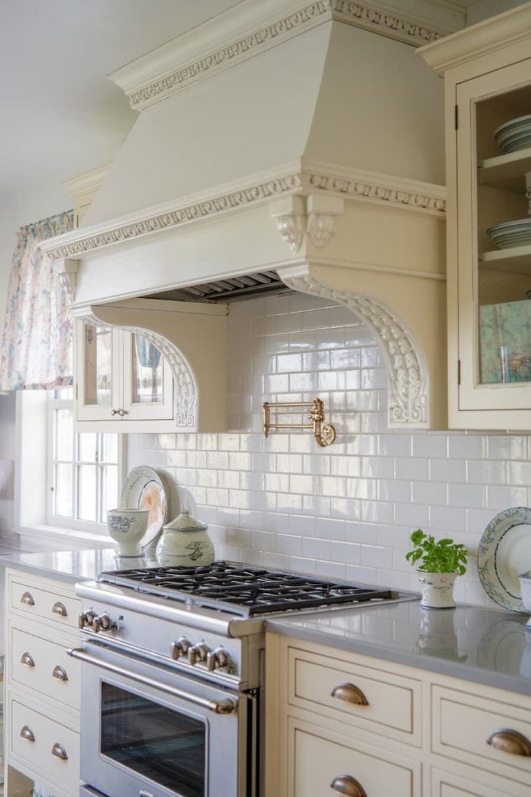 40 Kitchen Hood Vent Ideas to Inspire Your Kitchen Remodel