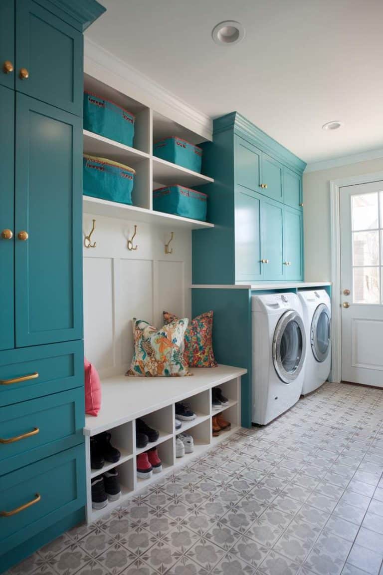 27 Clever Mudroom and Laundry Room Ideas To Maximize Space