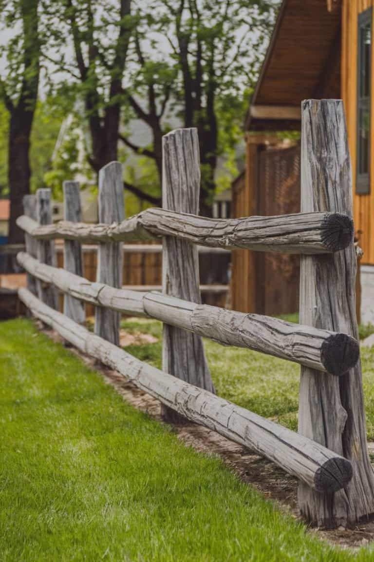 48 Creative Wood Fence Ideas for Your Outdoor Sanctuary