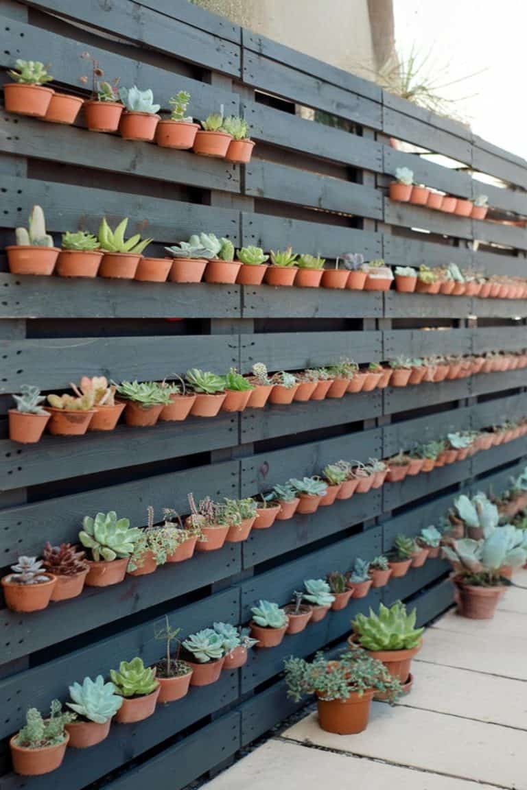30 Stylish Pallet Fence Ideas for a Beautiful and Functional Yard