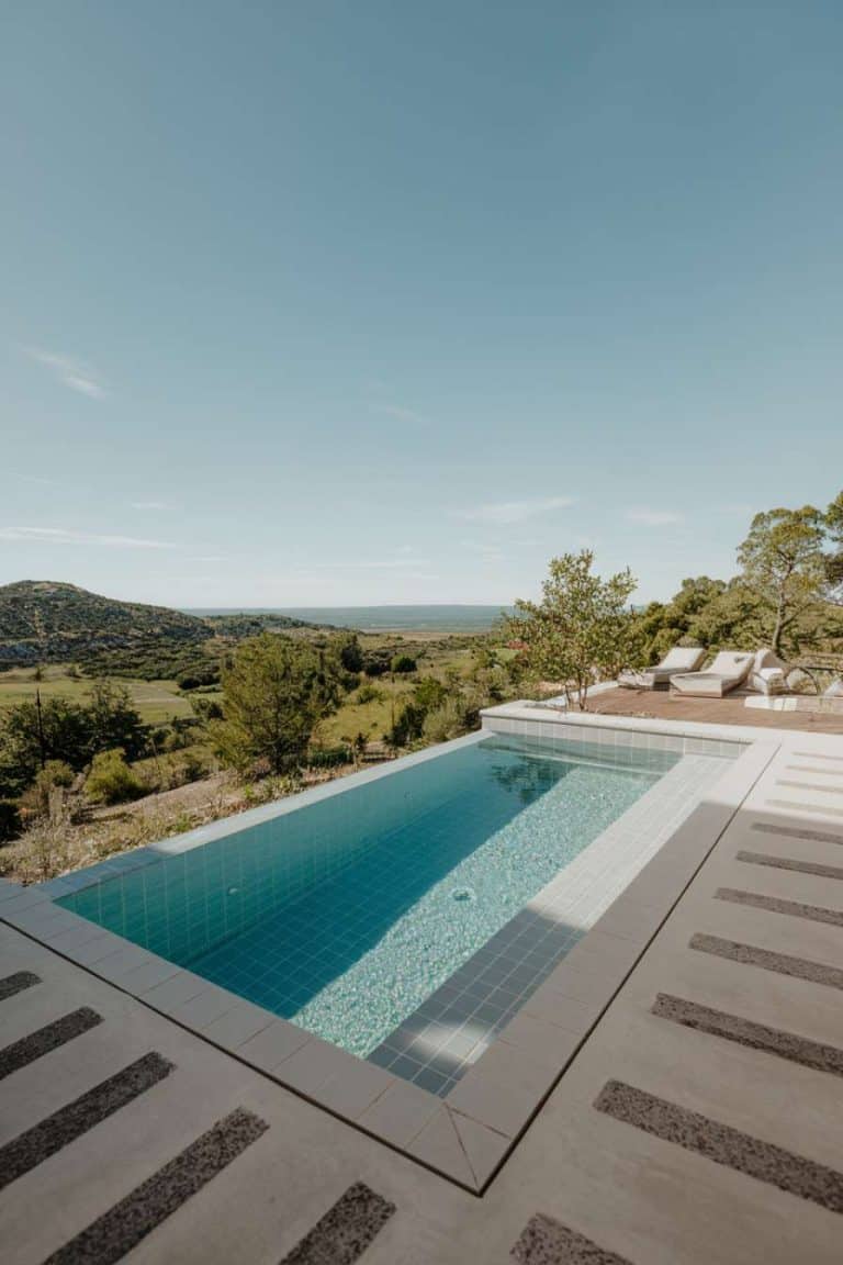 45 Inspiring Plunge Pool Ideas for Your Backyard Retreat