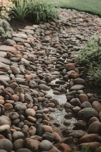 40 River Rock Landscaping Ideas for a Stunning Outdoor Space