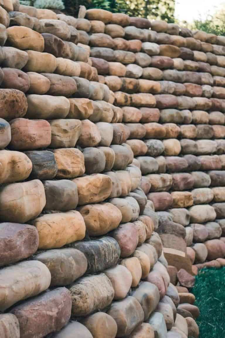 40 River Rock Landscaping Ideas for a Stunning Outdoor Space